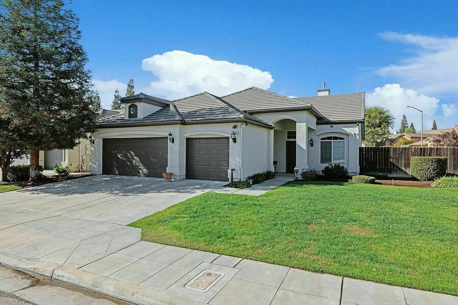 10741 N Bunkerhill Dr, Fresno, CA 93730 MondoFlyers real estate flyer